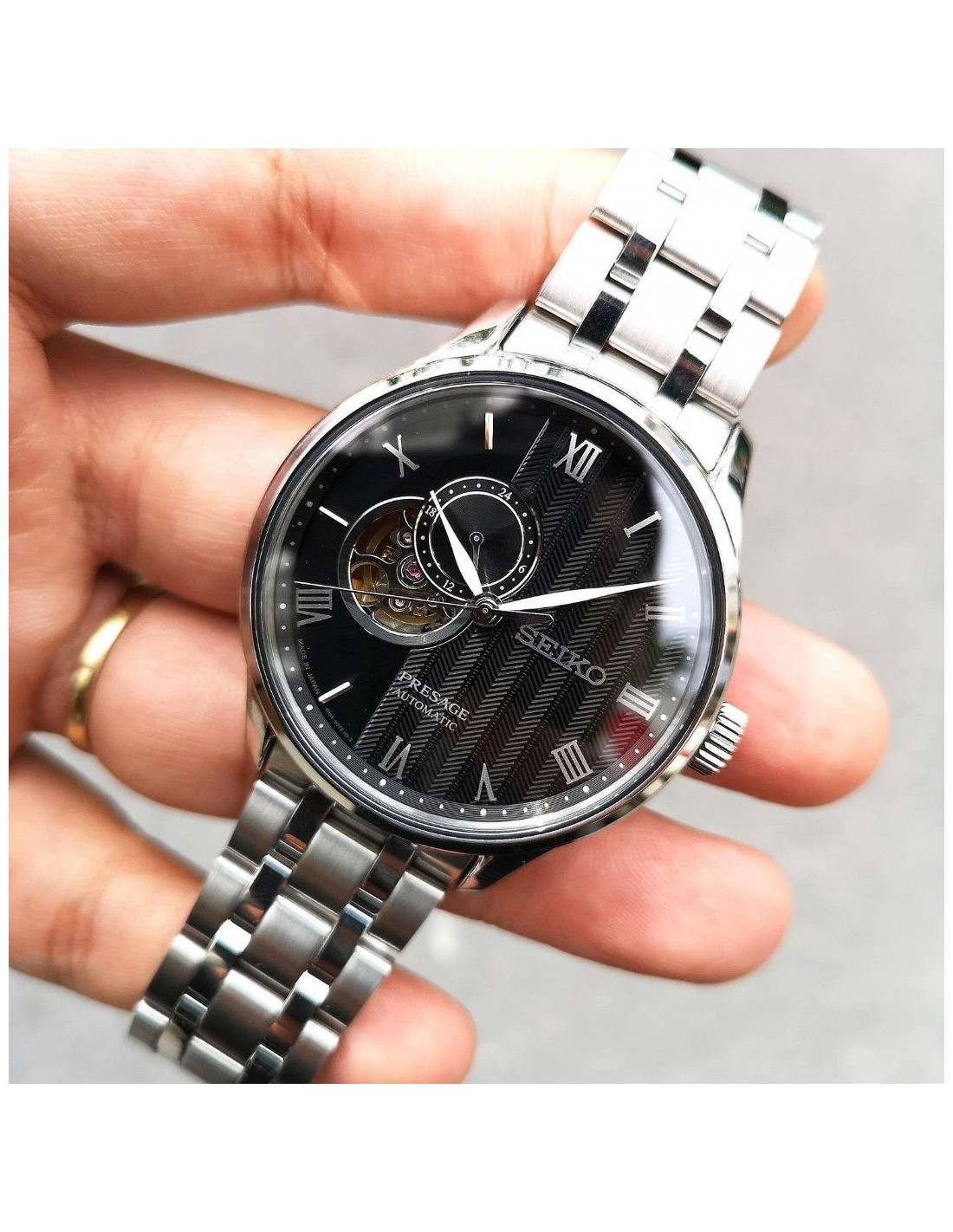 Reloj Seiko Presage SSA377J1 automático, plateado y dial negro